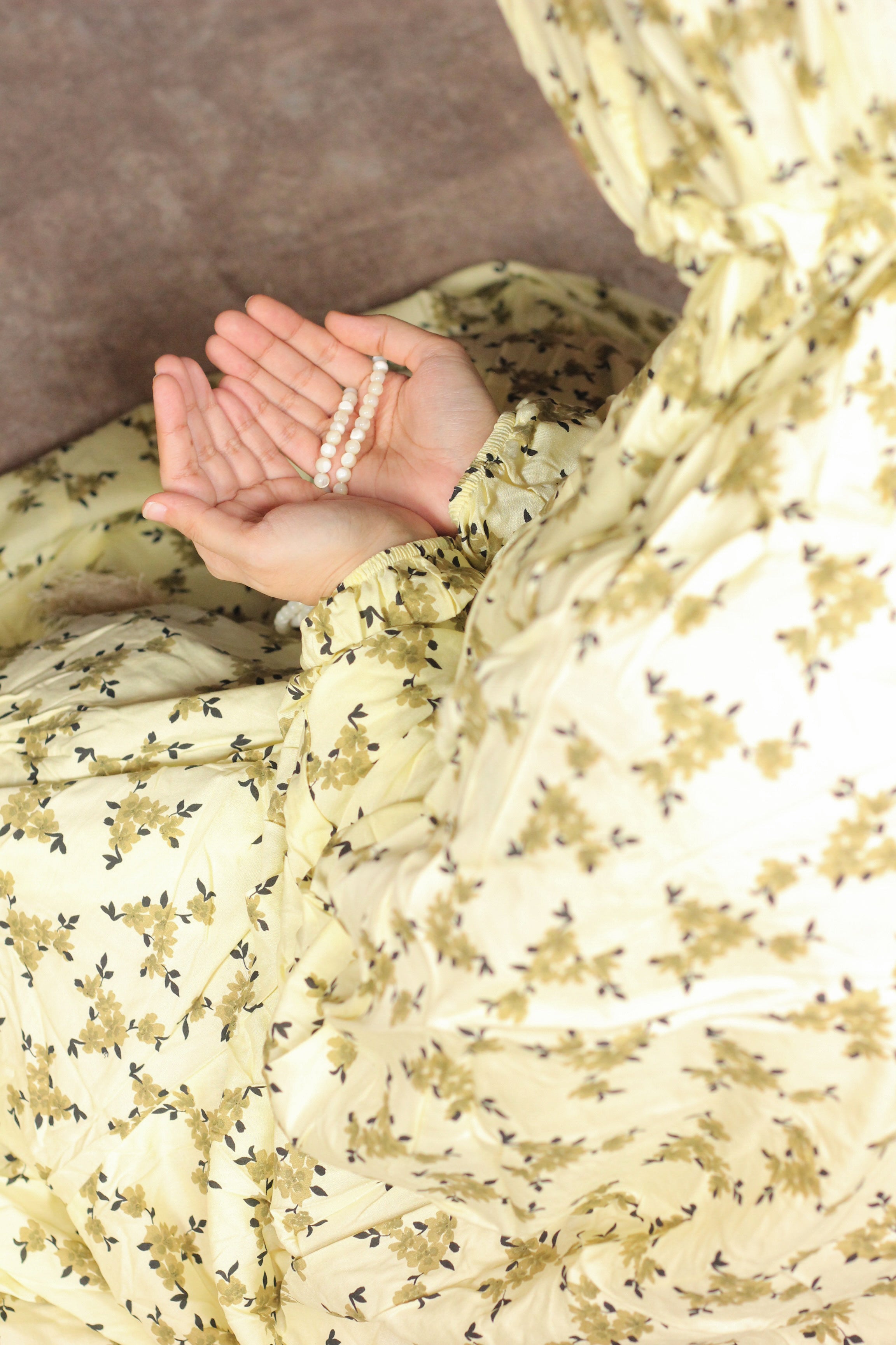 Namaz Chadar With Sleeves - Hamna – The Women Zone - A Hijab & Abaya Brand