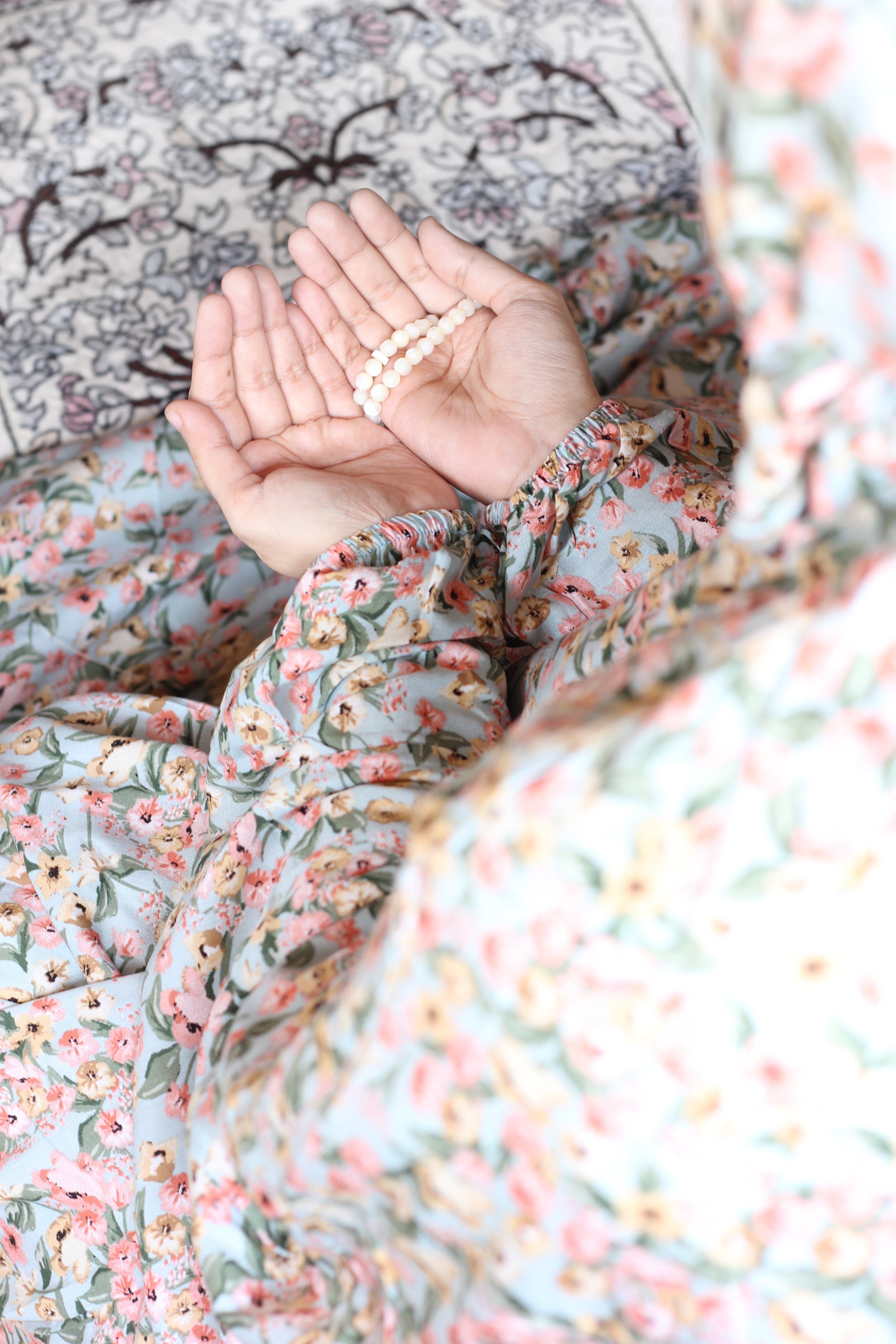 Namaz Chadar With Sleeves - Simra – The Women Zone - A Hijab & Abaya Brand