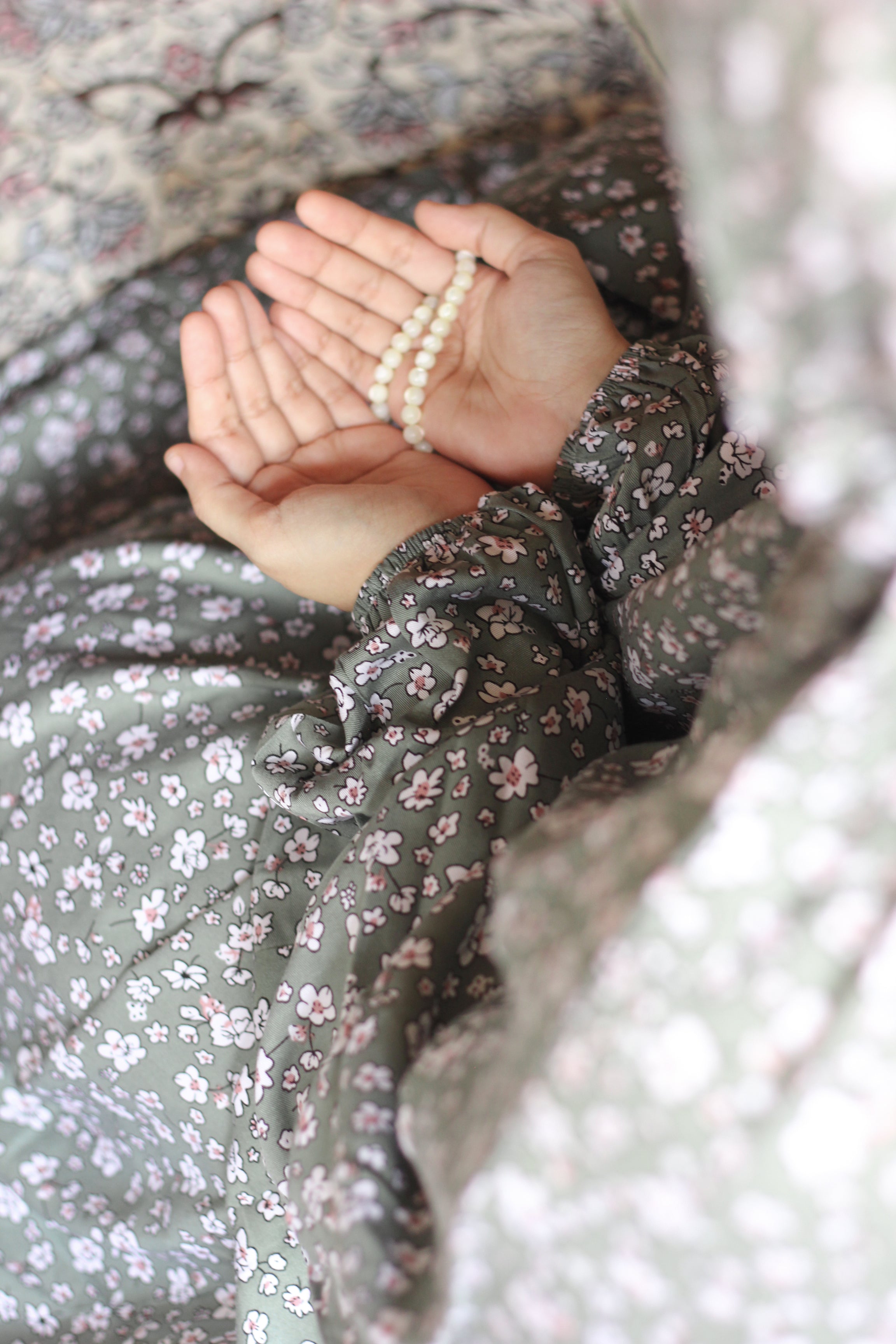 Namaz Chadar With Sleeves - Batool – The Women Zone - A Hijab & Abaya Brand