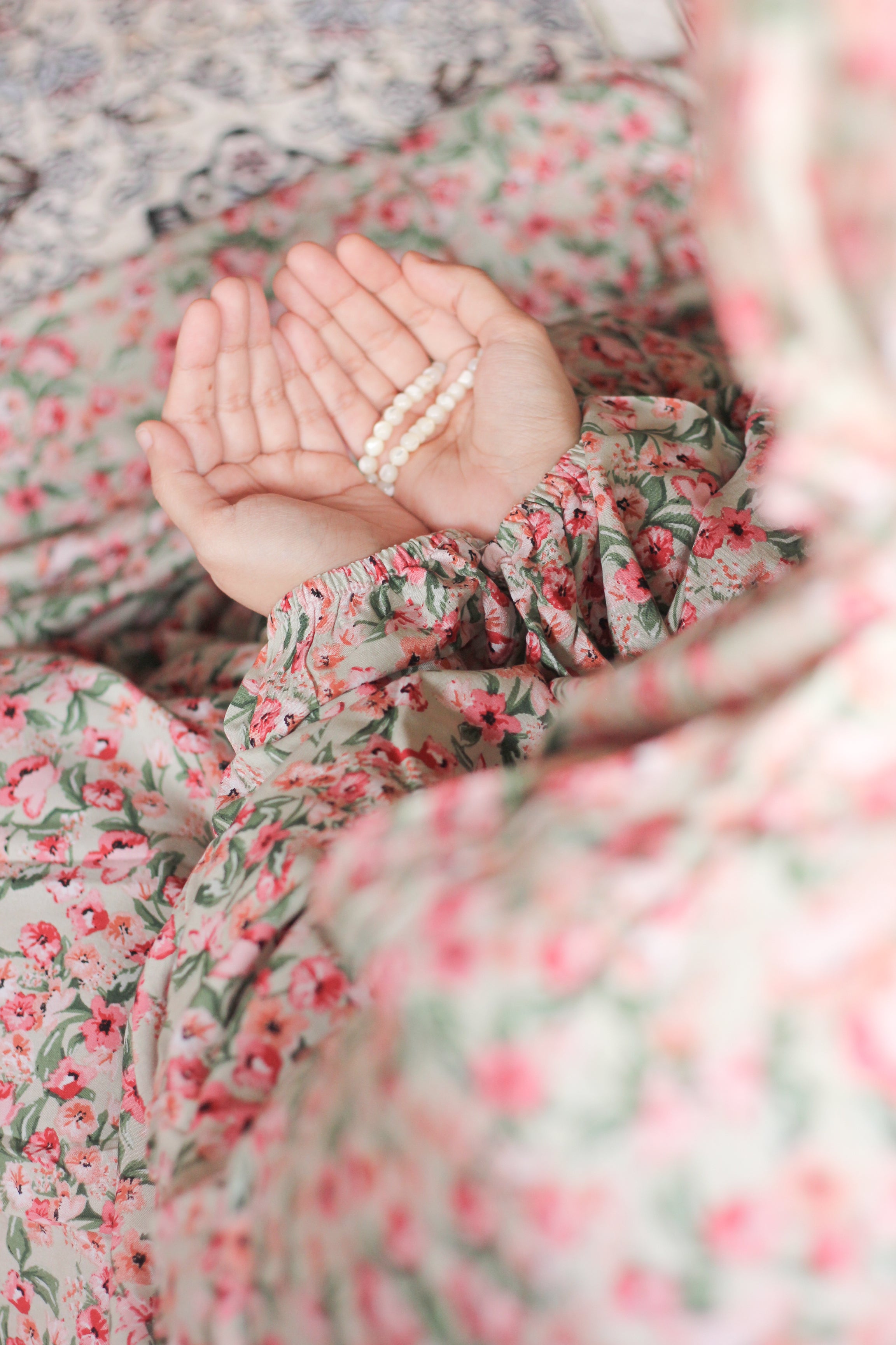 Namaz Chadar With Sleeves - Tasmiyah – The Women Zone - A Hijab & Abaya ...