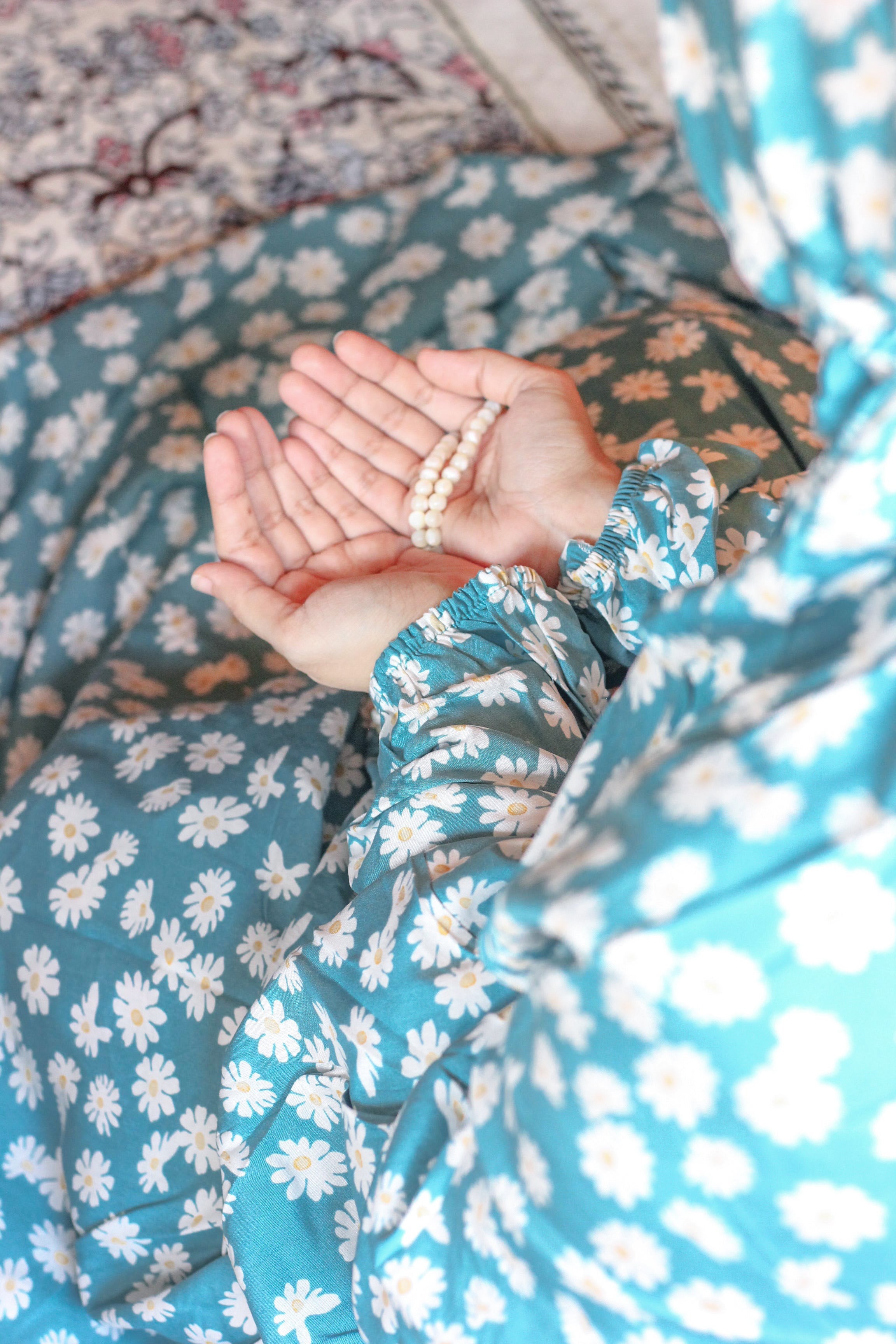 Namaz Chadar With Sleeves - Nuzhat – The Women Zone - A Hijab & Abaya Brand