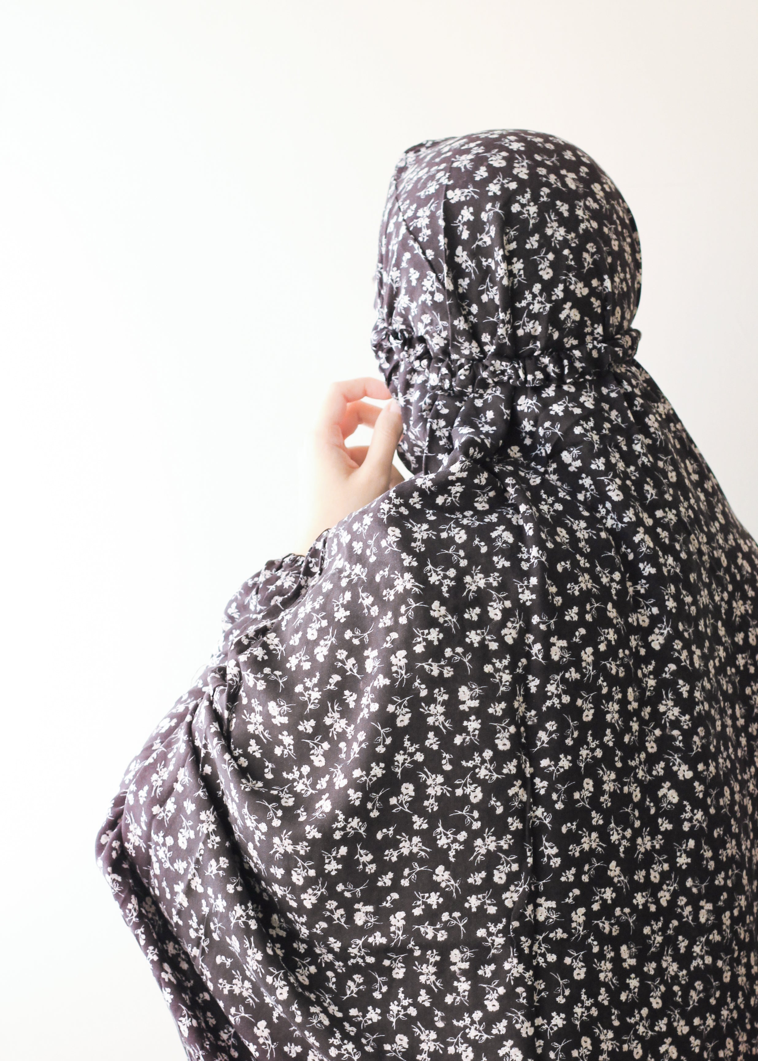 Namaz Chadar With Sleeves - Zahrah – The Women Zone - A Hijab & Abaya Brand